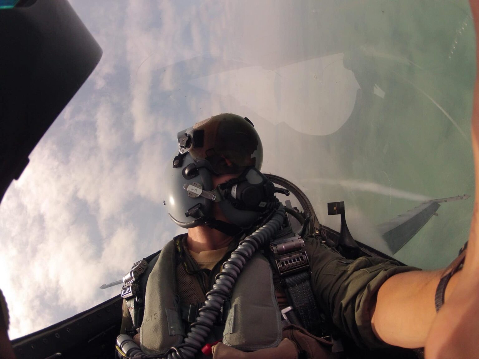 Approaching Mach 2 in an F-16: 'The jet started to shake' | Sandboxx
