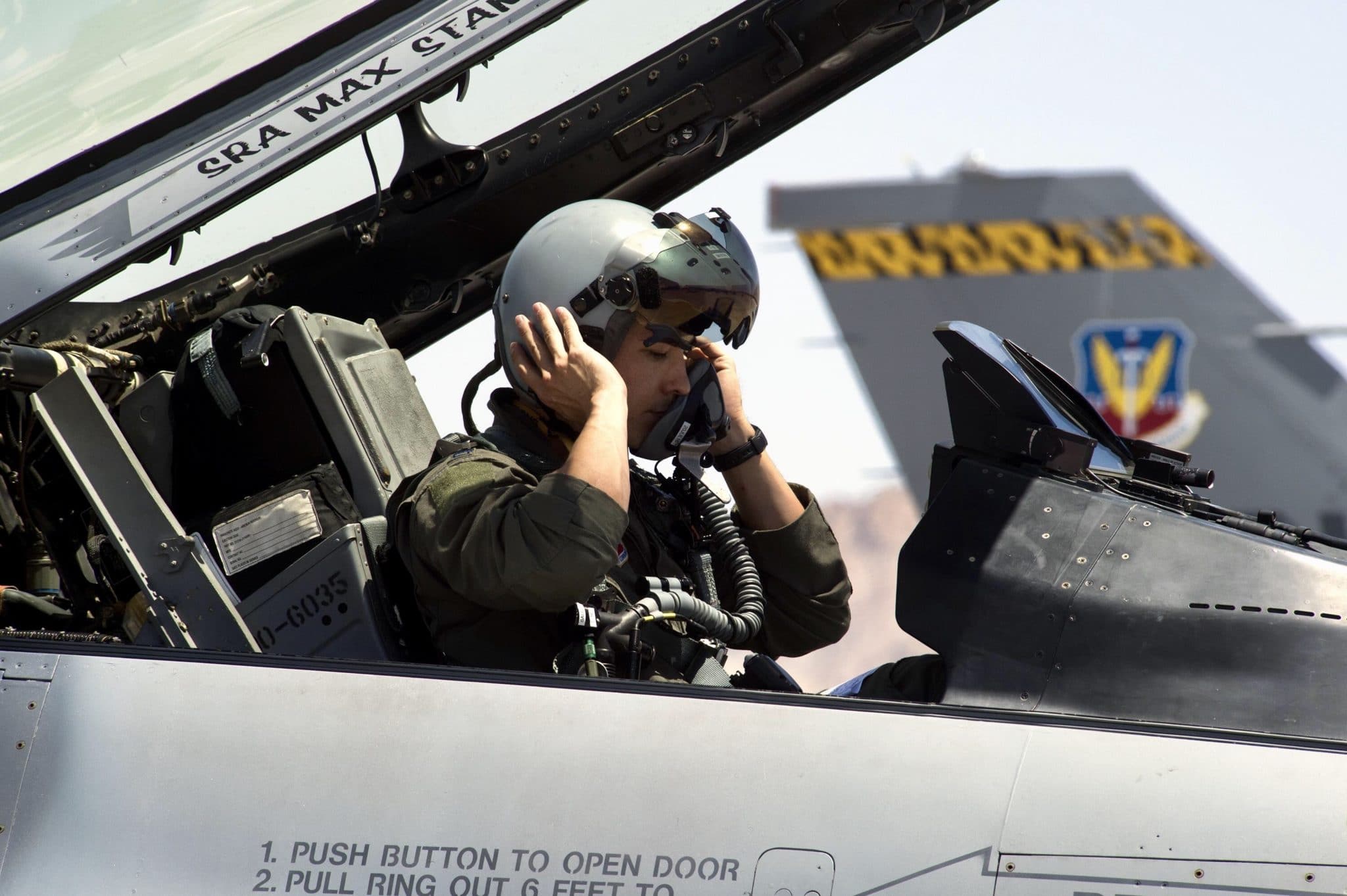 Approaching Mach 2 in an F-16: 'The jet started to shake' | Sandboxx