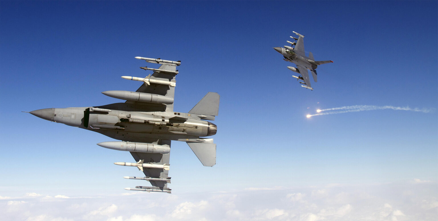 AI-piloted F-16 takes on human pilot in 'complex dogfights' | Sandboxx