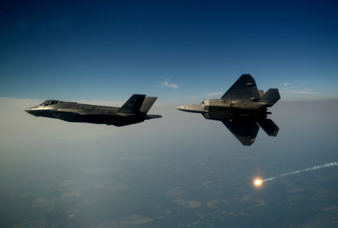 Just how good would an F-22/F-35 hybrid fighter really be? | Sandboxx