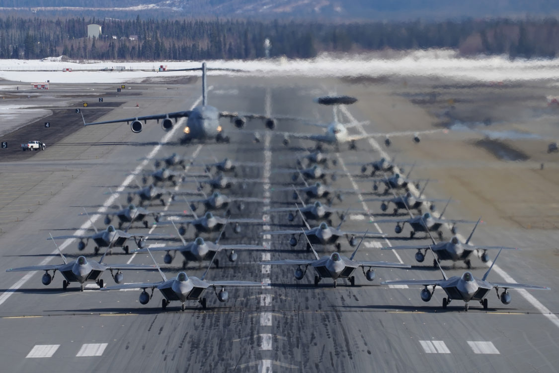 Just how good would an F-22/F-35 hybrid fighter really be? | Sandboxx