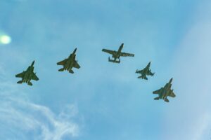 What are the differences between the six generations of fighter ...