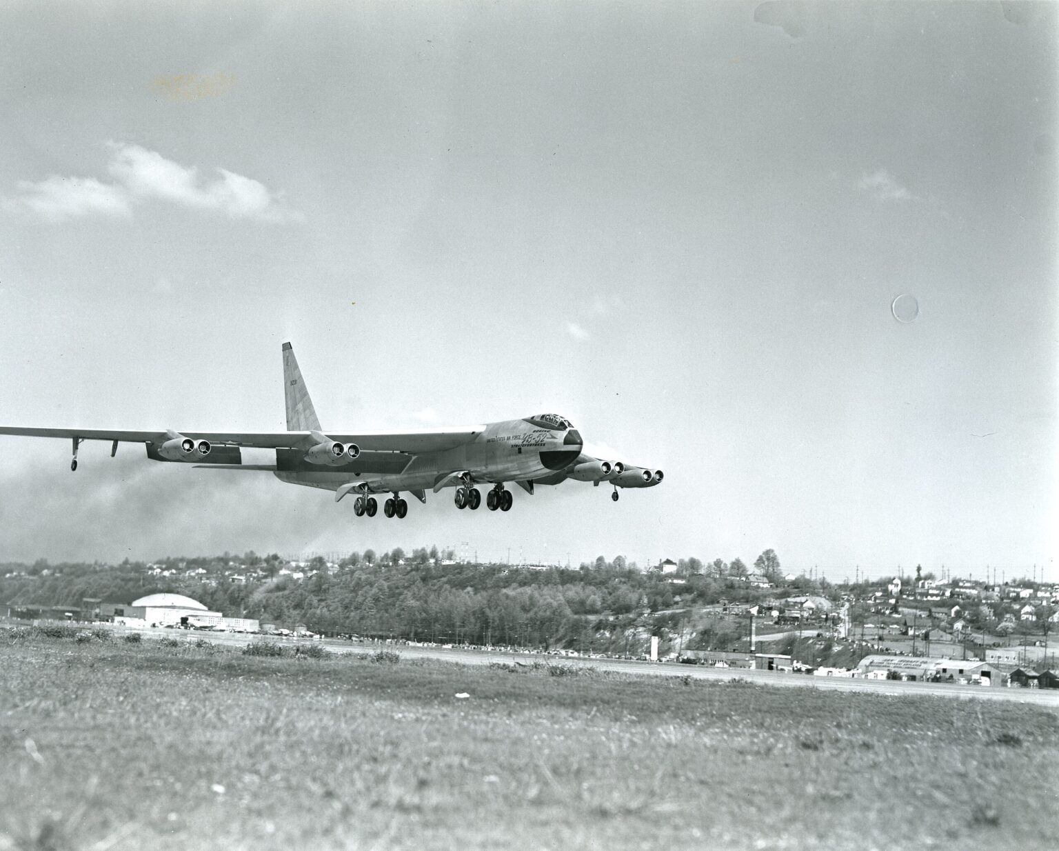 B-52s to receive new engines as Air Force wants to keep its legendary ...